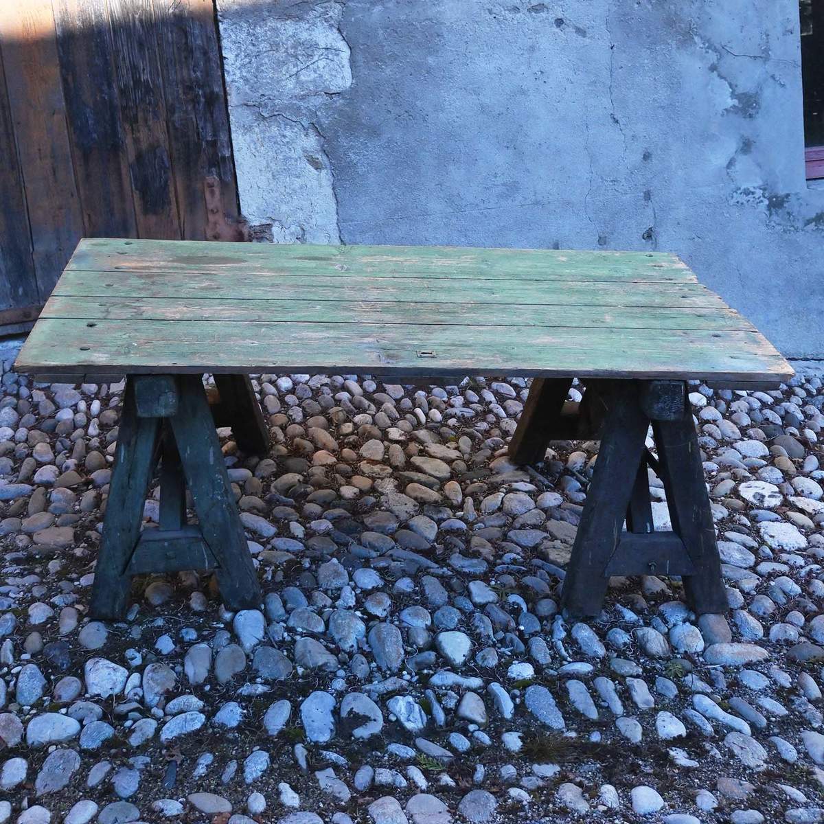 Table rustique sur tréteaux